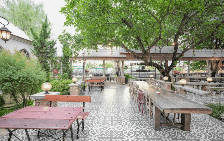 Shing a Ring a Ring - Hang Out Bar & Cafe - caffeinespots.com